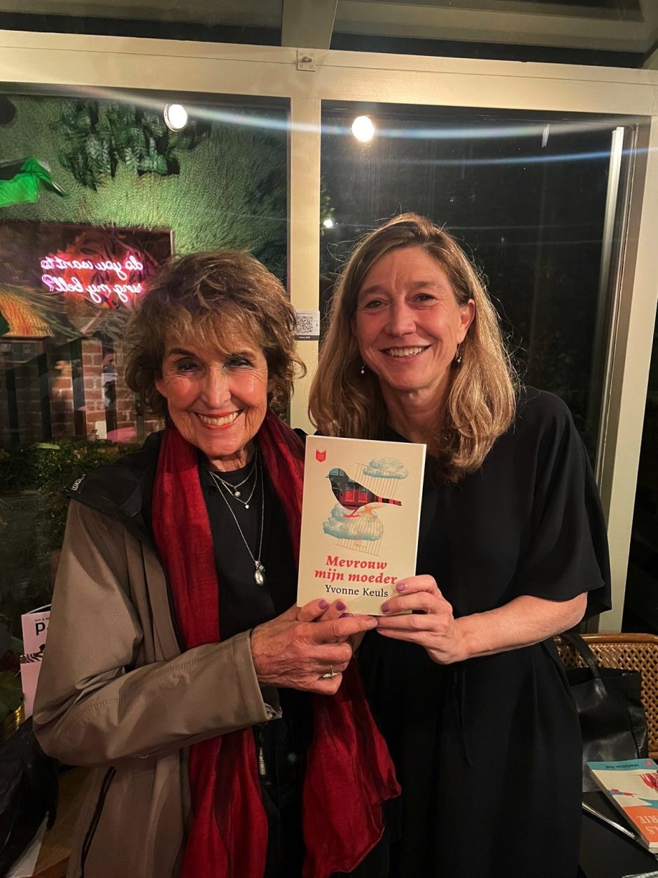 Nederland leest dit jaar mevrouw mijn moeder van yvonne keuls | Ambo ...